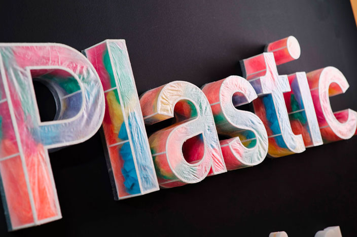 Surcyclage avec l’exposition Plastic: Remaking Our World - GSM Project ...